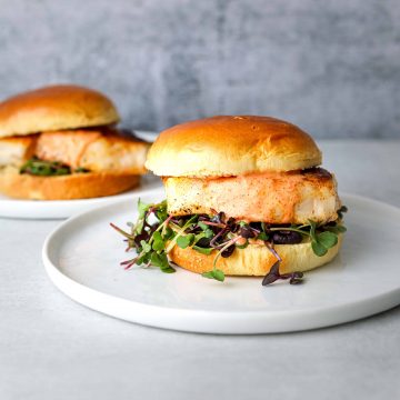 Halibut Burgers with Spicy Sriracha Aioli - Craving California