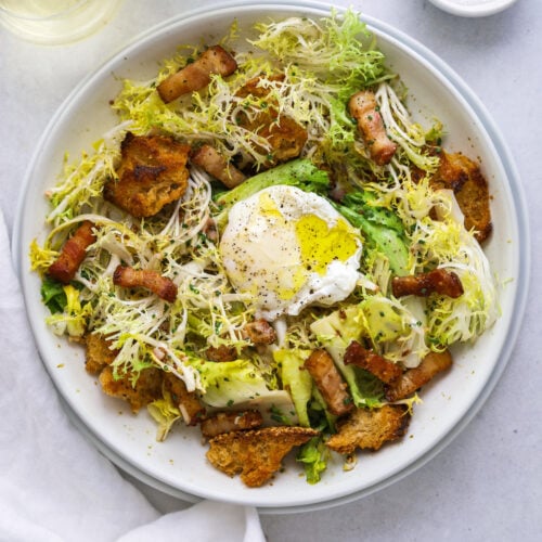 Frisée Salad with Bacon, Croutons and Poached Egg (Lyonnaise Salad ...